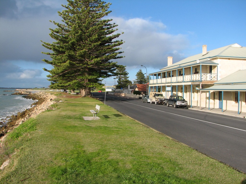 The old Robe Hotel and Guichen Bay - Trevor's Travels