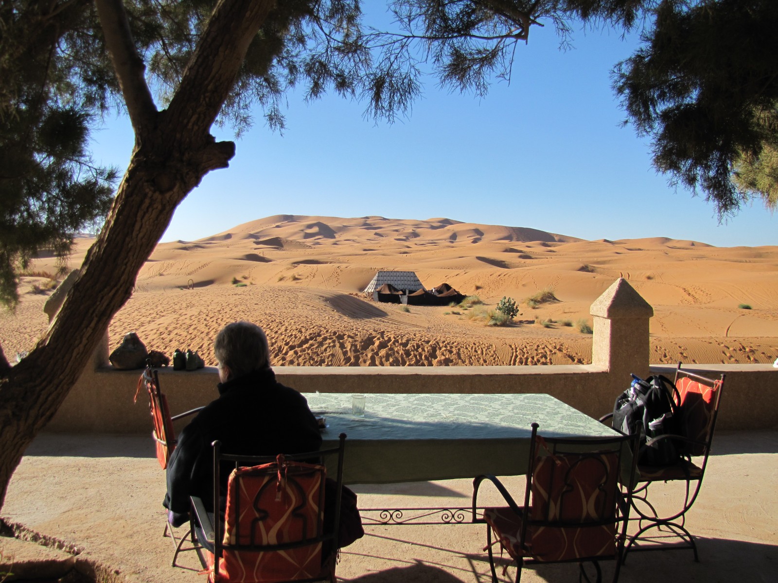 Breakfast in the Sahara Desert - Trevor's Travels